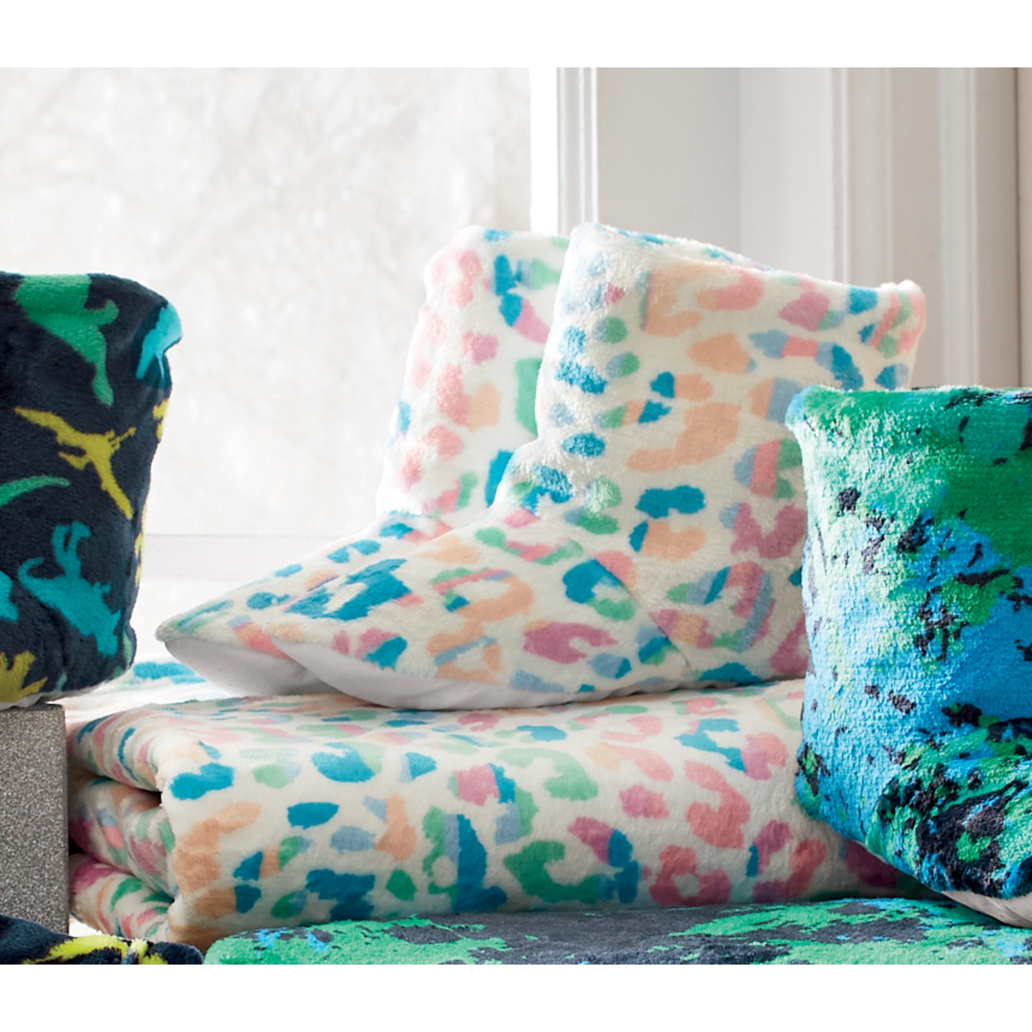 Kids Novelty Throw Blanket & Bootie Slipper Gift Set | Ginny's